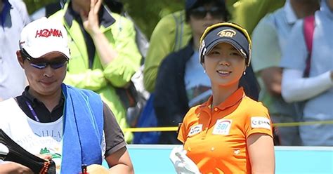 포토 미소천사 허윤경 어김없이 묻어나는 미소