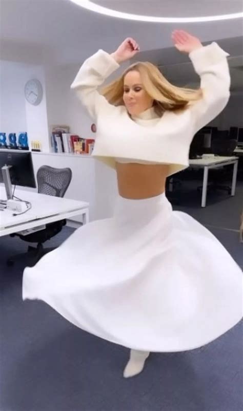 Amanda Holden Fans Floored Shes Wearing A Bra As She Flashes