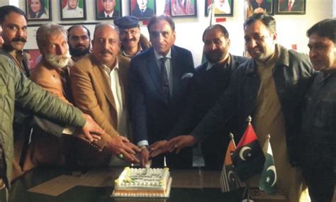 قائم مقام صدرلطیف اکبر کی سالگرہ ‘ کیک کاٹا گیا‘کارکنوں کی مبارکباد
