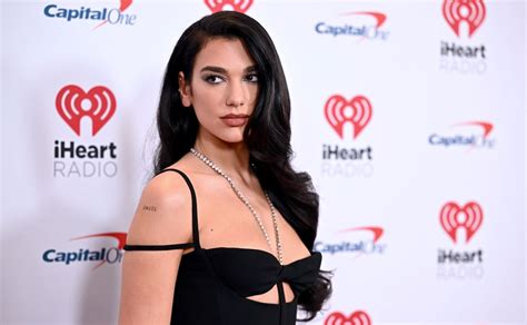 Dua Lipa Muestra Su Retaguardia En Tanga De Hilo Y Luce Un Atrevido
