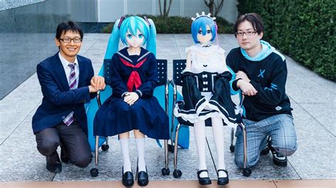 初音ミクと結婚した男性×美少女キャラ・レムと暮らす青年。家族の反応は？「『結婚式に来て』と母親に土下座して頼みましたが…」 集英社