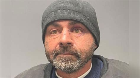 Un Homme Du Connecticut Couvert De Sang Arrêté Pour Avoir