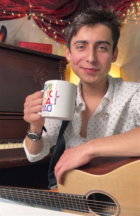 Pin En Aidan Gallagher