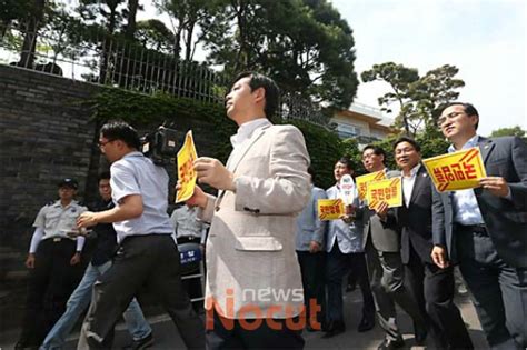 전두환 자택 향하는 민주당 특위 노컷뉴스