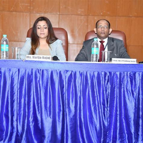 Varija Bajaj On Linkedin Education Fashion Designers College University Entrepreneurship