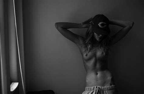 Sarah Dumont Topless 6 Photos Thefappening