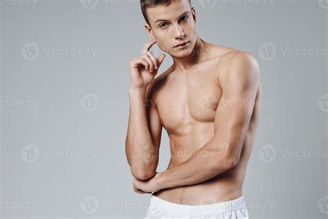 Bodybuilder Athlet Nackt Torso Und Kurze Hose Kopieren Raum 22309772
