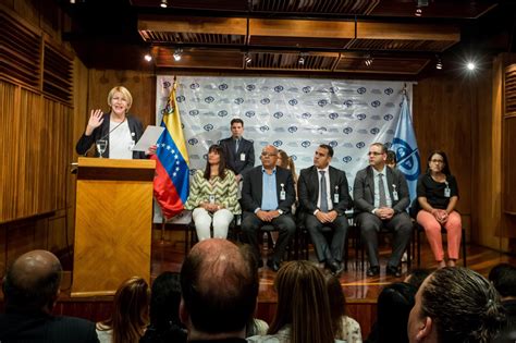 In Venezuelas Chaos Elites Play A High Stakes Game For Survival