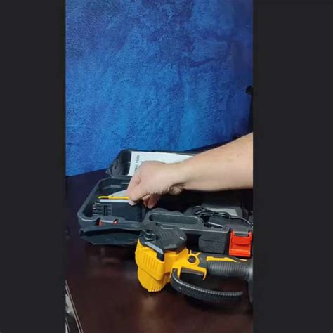 Цепная пила DeWalt / Сучкорез Деволт Аккумуляторный, 2 АКБ, 18В / Мини ...