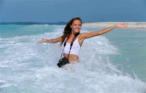 Wallpaper Happy Beach Canon Smile Water Camera Beautiful Model