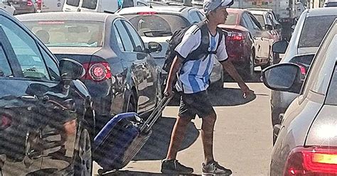 Caos Y Demoras En El Aeropuerto Ezeiza Ante La Marea Humana Que Fue A