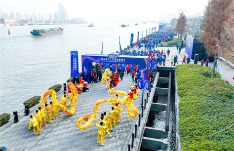 2024来了！上海龙华古寺撞钟迎新，浦东开年健康跑