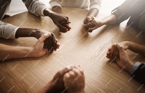 Apoio De Cuidados E Trabalho Em Equipe Por Grupo De Pessoas De Mãos