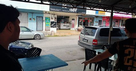 Macam Adegan Filem Lelaki Itu Ditetak Berkali Kali Dengan Pedang