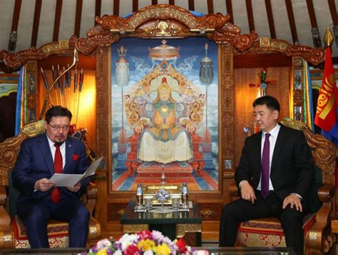 Монгол Улсын Ерөнхийлөгч Үндсэн Хуульд оруулсан өөрчлөлтийг нотлон баталгаажуулав E Mn