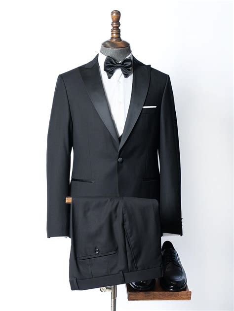 Смокинг 3 — Жми — Suitexpert Мужские костюмы и пальто