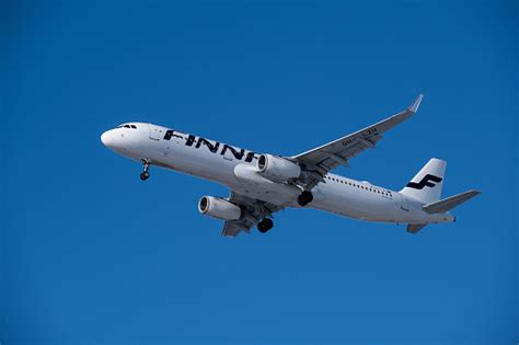 헬싱키반타 공항에서 핀란드 국적 항공사 인 Finnair가 운영하는 에어버스 A321 0명에 대한 스톡 사진 및 기타 이미지