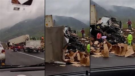 Fuerte accidente Un tráiler y un camión chocaron de frente en la Autopista Siglo XXI hay