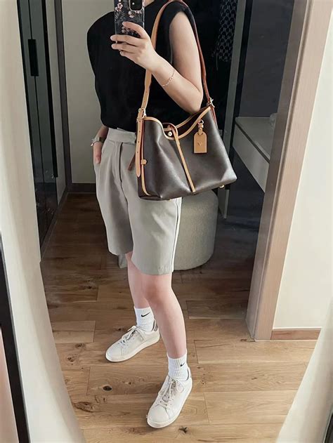 Lv Carryall