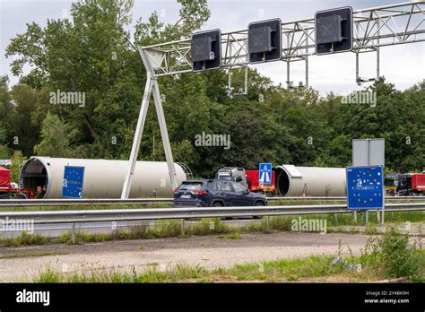 Autobahn A3, Grenzübergang ohne Kontrollen, bei Emmerich Elten, von Deutschland in die ...