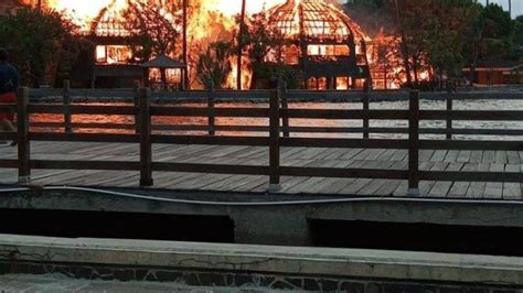 Kebakaran Terjadi Di Resor Putri Duyung Ancol Lihat Penampakan Kobaran