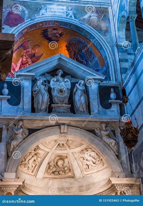 Interiores Y Detalles De La Catedral De Pisa Pisa Italia Foto De