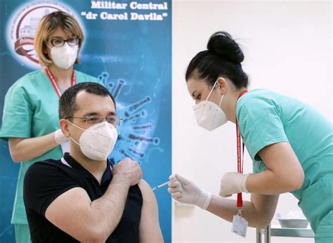 Vlad Voiculescu este acuzat de DNA în dosarul vaccinurilor