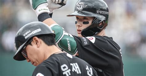 톱타자 부담 던 롯데 윤동희 강한 2번 타자로 성장 중 “성빈이형 뒤에 서는 효과 있어선배님들이 동기부여”