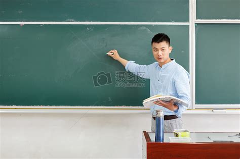 老师上课高清图片下载 正版图片500398379 摄图网