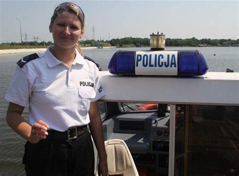 Piękna policjantka uratowała życie tonącemu mężczyźnie Wiadomości i