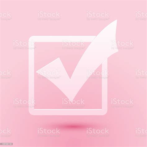 분홍색 배경에 격리 된 상자 아이콘의 용지 잘라 확인 표시를 잘라냅니다 눈금 기호입니다 목록 단추 기호를 확인합니다 종이 아트