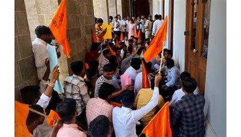 Pune Police Register Case Against 20 Abvp Protesters For Vandalism At