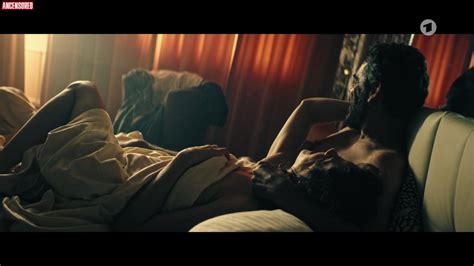 Naked Anne Schäfer in Toten von Marnow