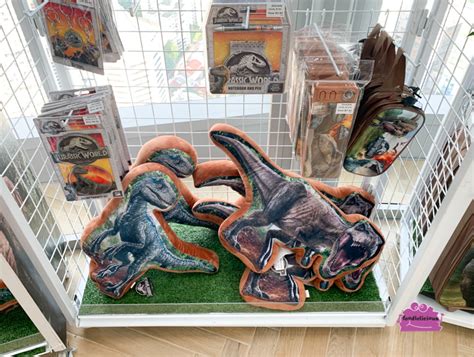 Jurassic World Cafe Ion Sky Dinosaur Themed Cafe With Fiery Volcano