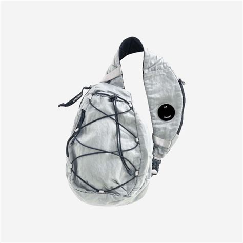 Cp 컴퍼니 나일론 B 크로스바디 럭색 그리핀 그레이 22ss Cp Company Kream
