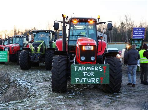 Duitse Boeren In Actie Ook Wegblokkades Bij Nederlandse Grens