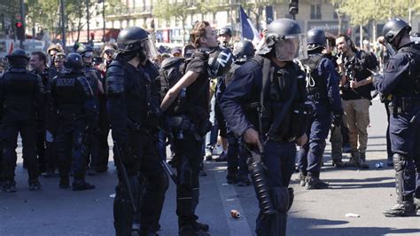 Tribune Contre Les Violences Policières Une Volonté Délibérée De