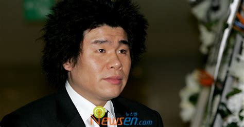 포토엔 빈소 지키는 오정태 안타까운 마음뿐故 이기철 빈소