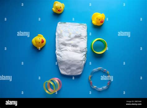 Windel Wechsel Kleinkind Fotos Und Bildmaterial In Hoher Auflösung