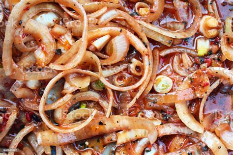 양파 링 그리고 바베 큐에 대 한 원시 고기 마리 네 이드 소스 0명에 대한 스톡 사진 및 기타 이미지 0명 건강한 식생활 고기 Istock