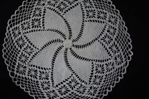 19 Inch White Pinwheel Doily Etsy Paper Lace Doilies Lace Doilies