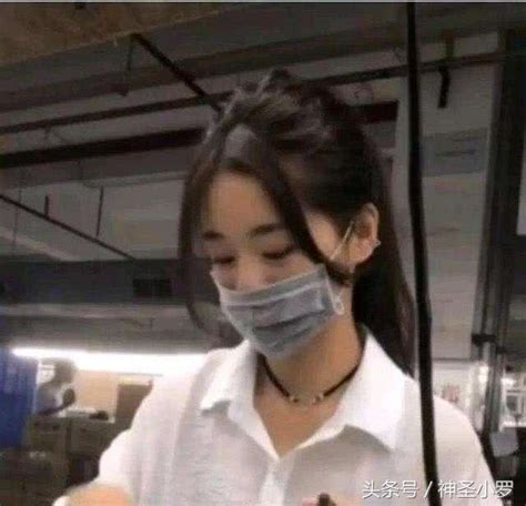 抖音最美「打工妹」，摘下口罩變個人，網友一張嘴毀了一張臉 每日頭條