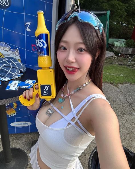 Idol Sizzles With Her Hot Body New Sexy Goddess In The Making Kbizoom