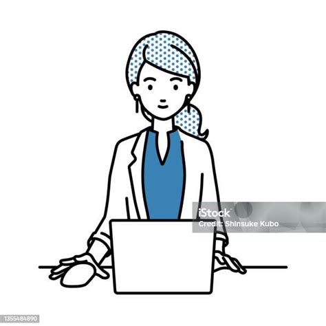 그녀의 책상에서 노트북 컴퓨터를 사용하여 작업 재킷 스타일의 여자 경영자에 대한 스톡 벡터 아트 및 기타 이미지 경영자