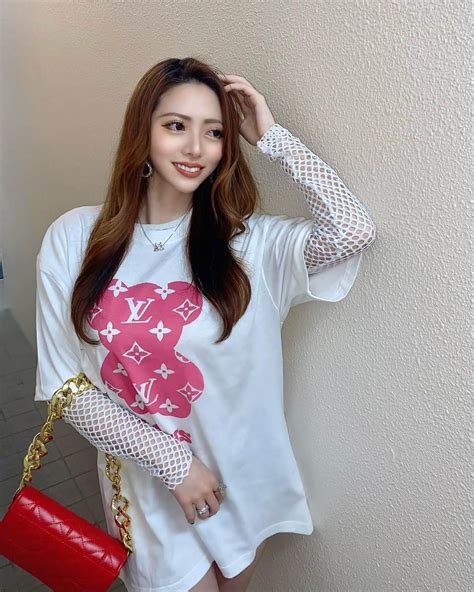 みらたむさんのインスタグラム写真 みらたむinstagram「🦋🦋🦋🦋🦋🦋🦋🦋 珍しくピンクのtシャツ👚 未来はオーバーで着たいけん