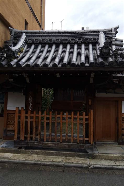 願隆寺正門卍願隆寺京都府京都市左京区 八百万の神