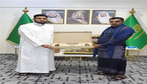 اخبار محافظات اليمن قبل مغادرته الجزيرة قائد التحالف العربي بسقطرى