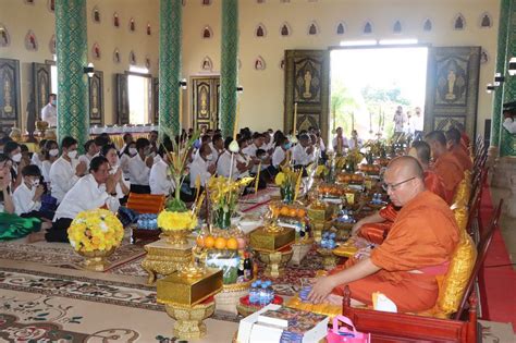 Update ៖ លោក ឃួង ស្រេង ចូលរួមកាន់បិណ្ឌវេនទី១៤ នៅវត្ដគល់ទទឹង ខណ្ឌ ច្បារអំពៅ សារព័ត៌មាន នគរវត្ត