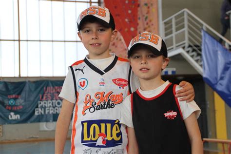 Trois Joueurs Du Msb à La Rencontre Des Jeunes Basketteurs De Brûlon