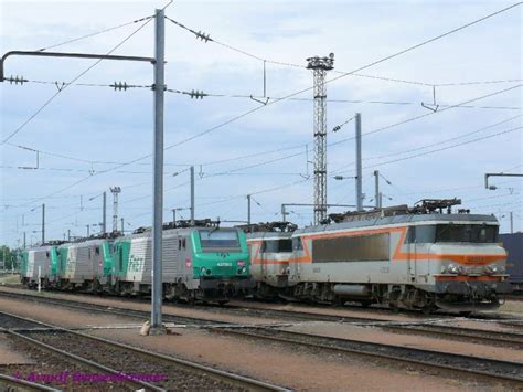 Die BB27050 und BB22233 warten mit weiteren Kolleginnen der gleichen ...